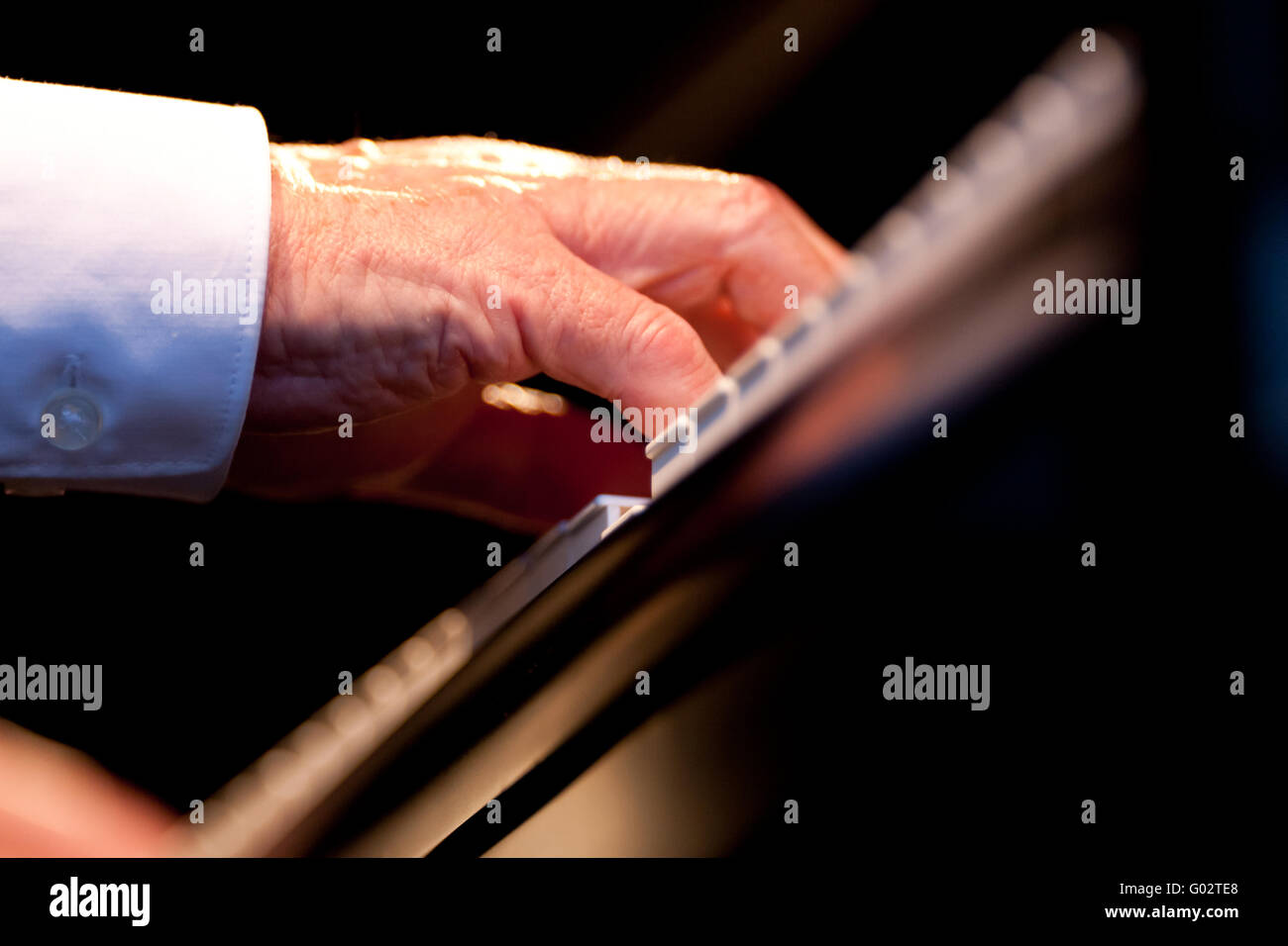 Piano player hi-res stock photography and images - Alamy