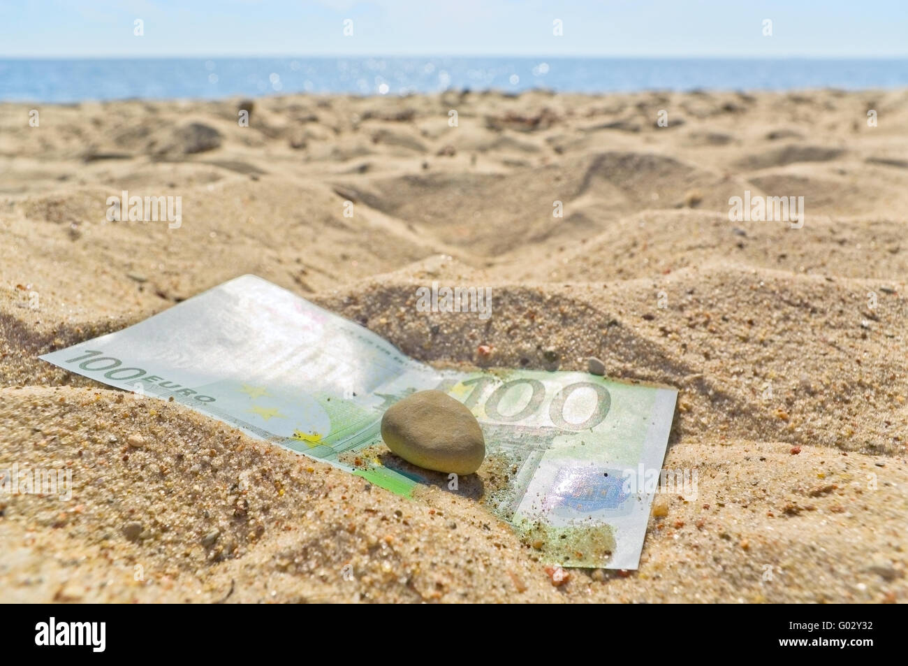 Reflection of money hi-res stock photography and images - Alamy