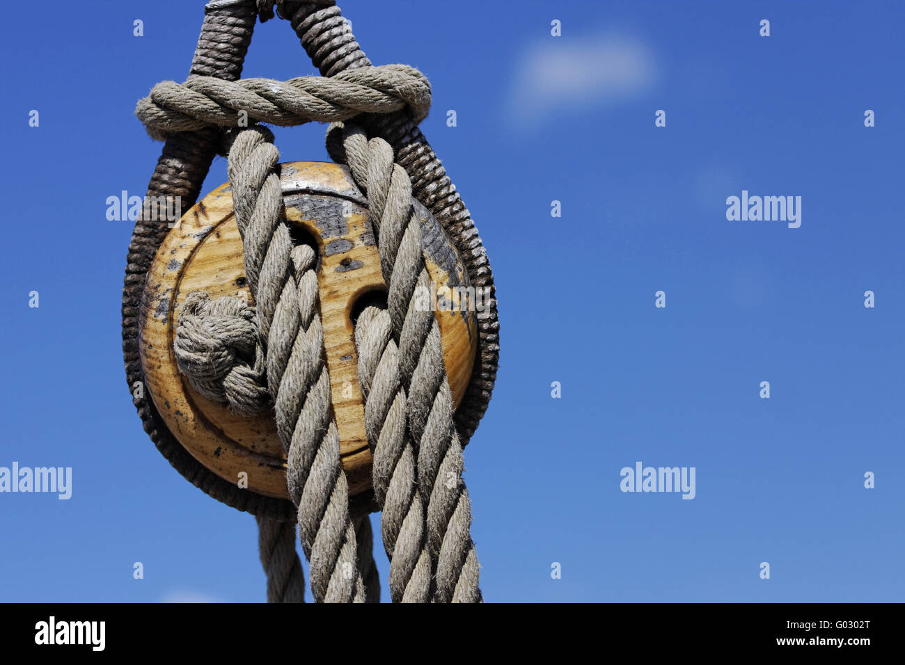 Block tackle ropes sailing ship hi-res stock photography and images - Alamy