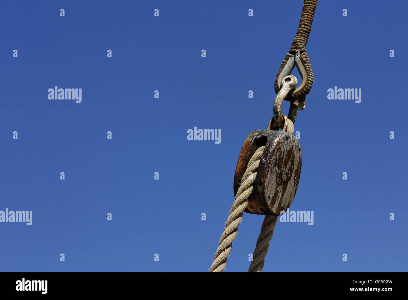 Block tackle ropes sailing ship hi-res stock photography and images - Alamy