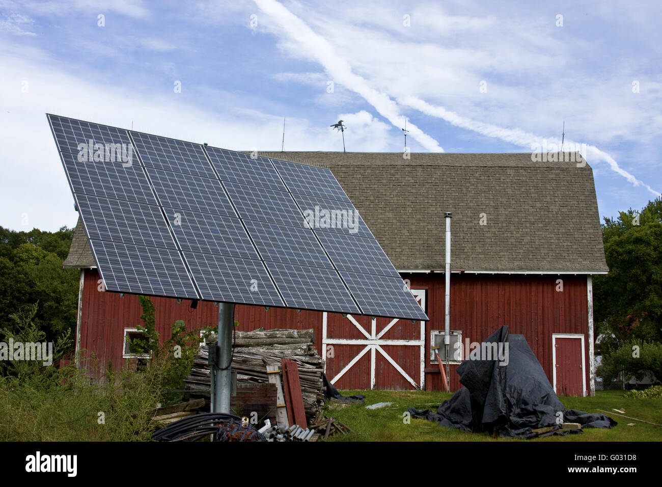 Solar panel barn hi-res stock photography and images - Alamy