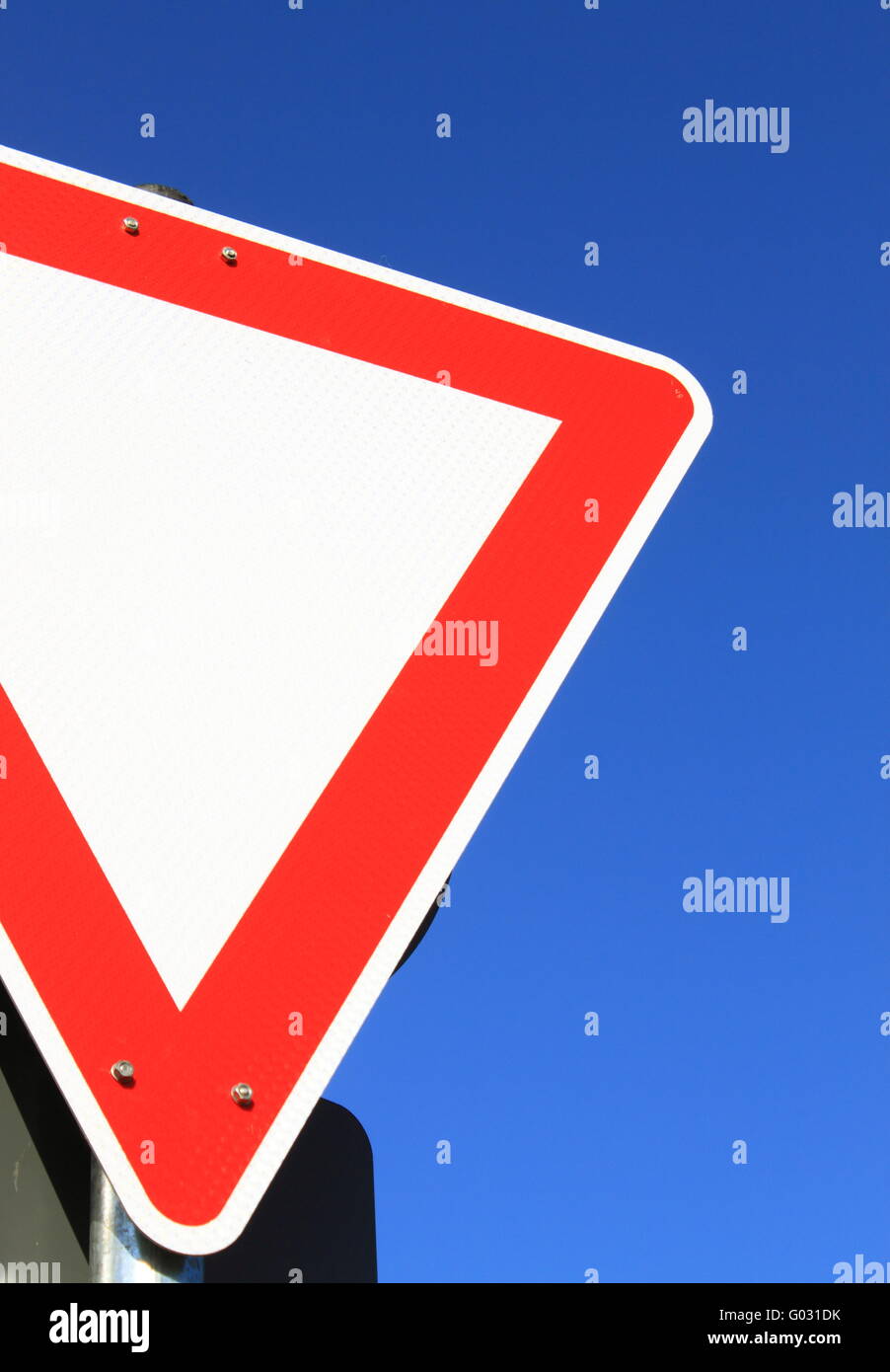 GIVE WAY SIGN-VORFAHRT ACHTEN Stock Photo - Alamy