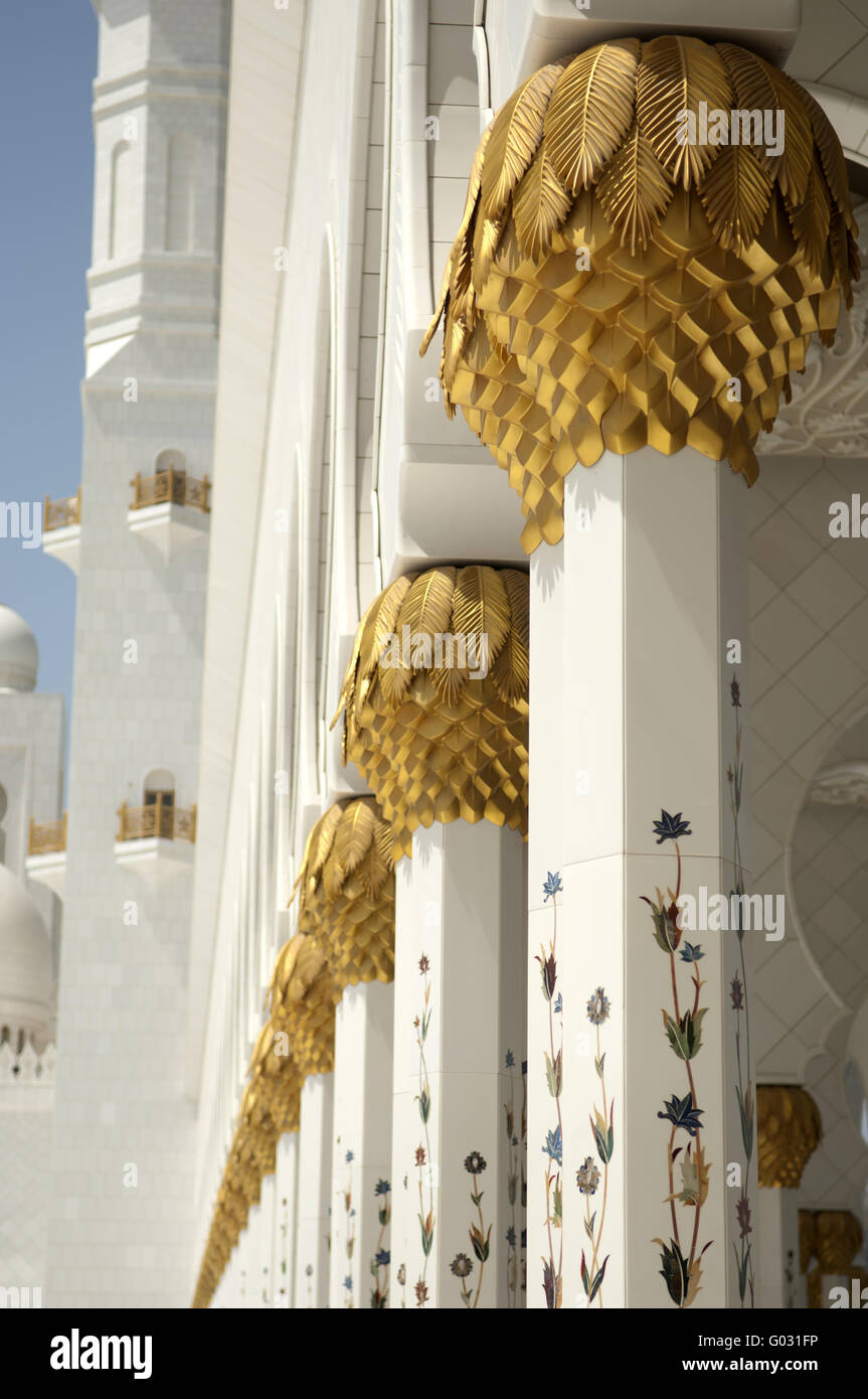 Emirates Abu Dhabi Dubai Pillars at Sheikh Zayed Mosque Stock Photo - Alamy