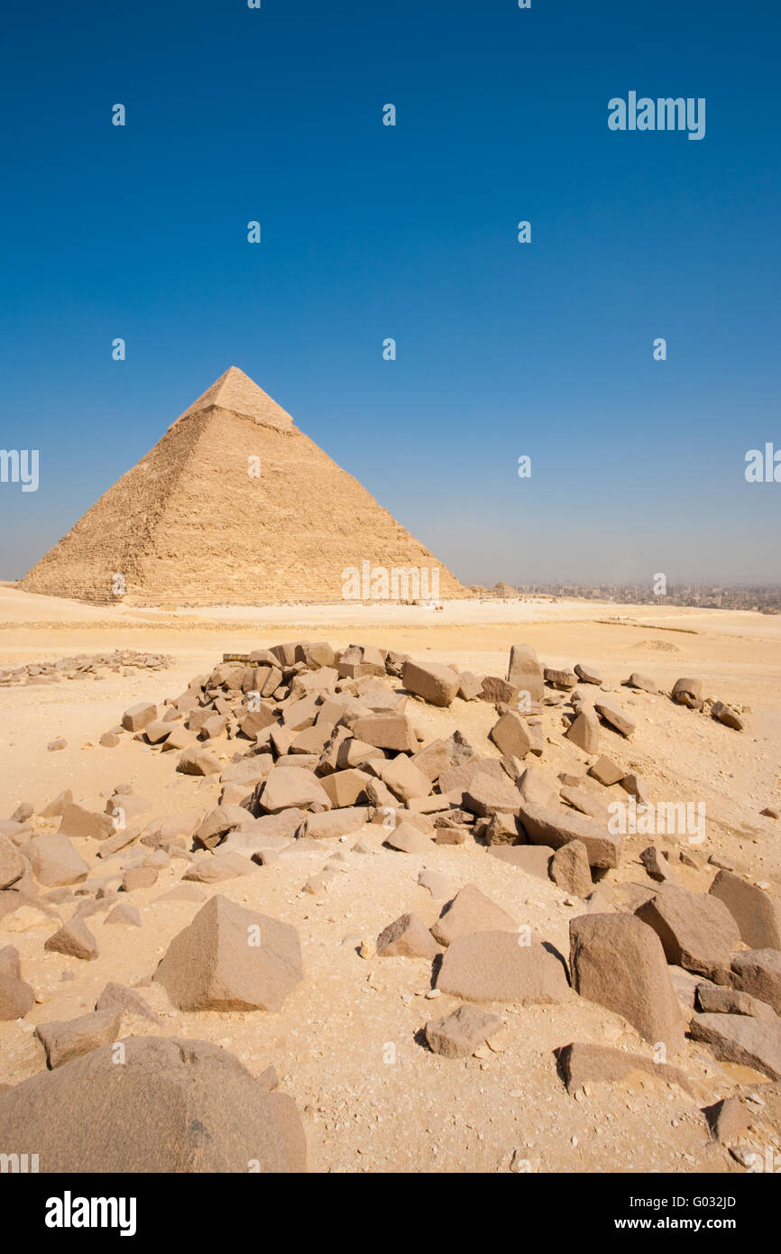 Cairo cityscape pyramid hi-res stock photography and images - Alamy