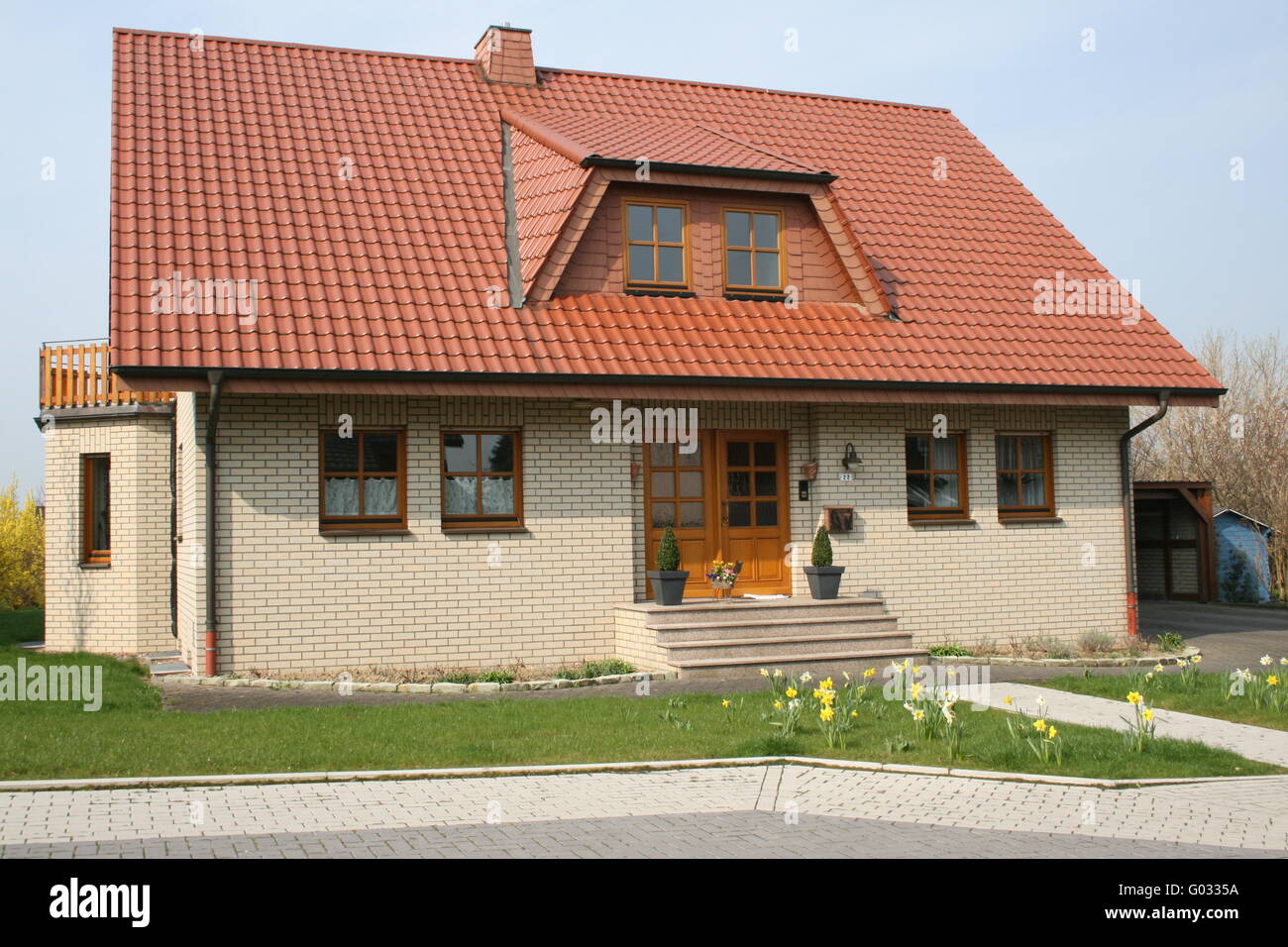 Single family house Stock Photo - Alamy
