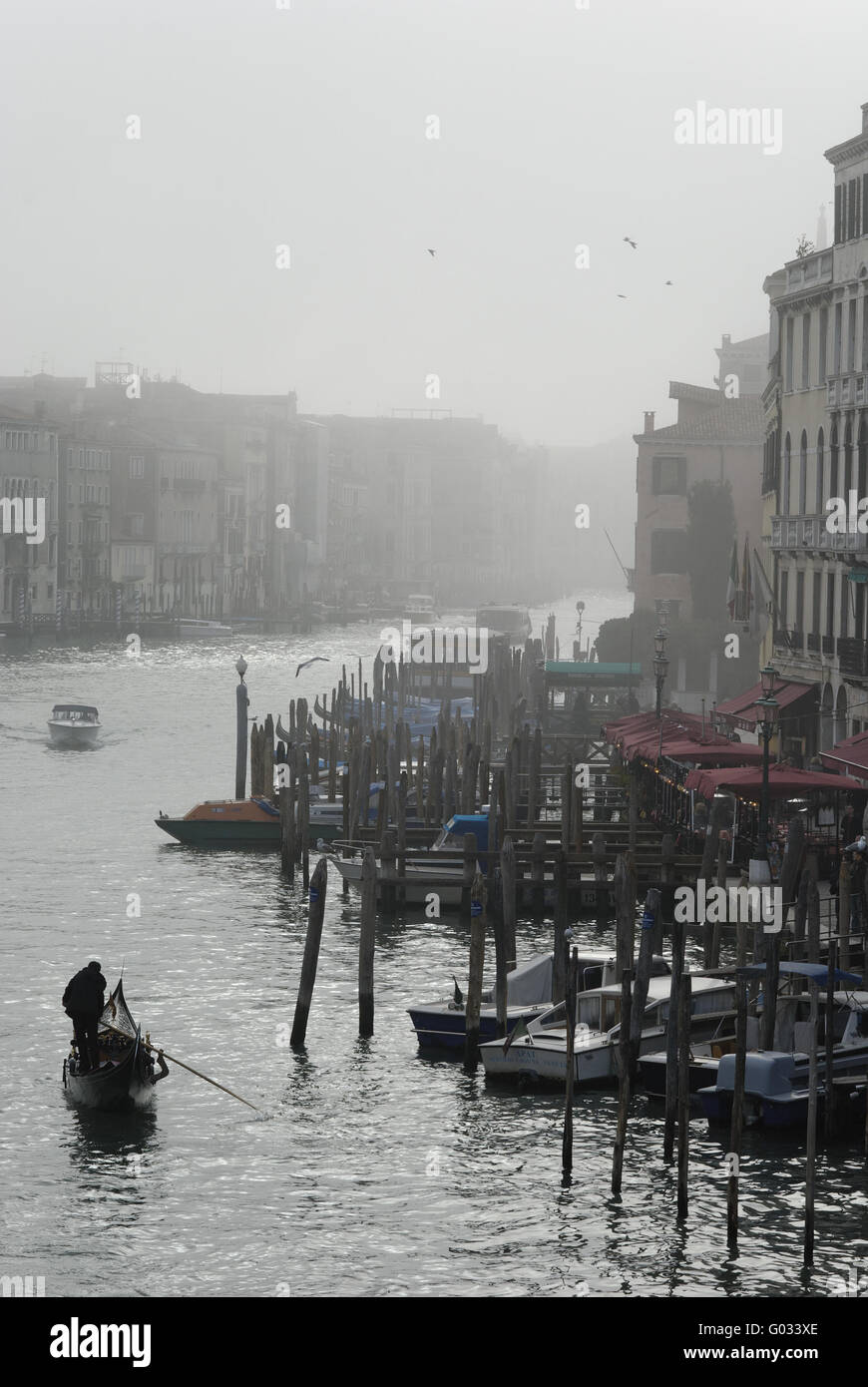 Venice gondola fog mist hi-res stock photography and images - Alamy