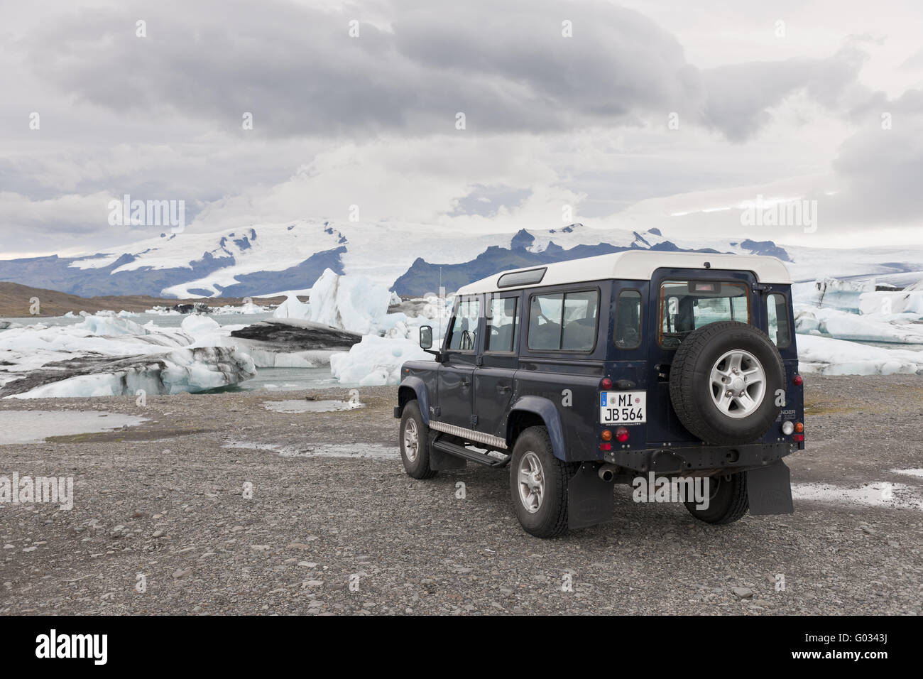 Land rover landschaft hi-res stock photography and images - Alamy