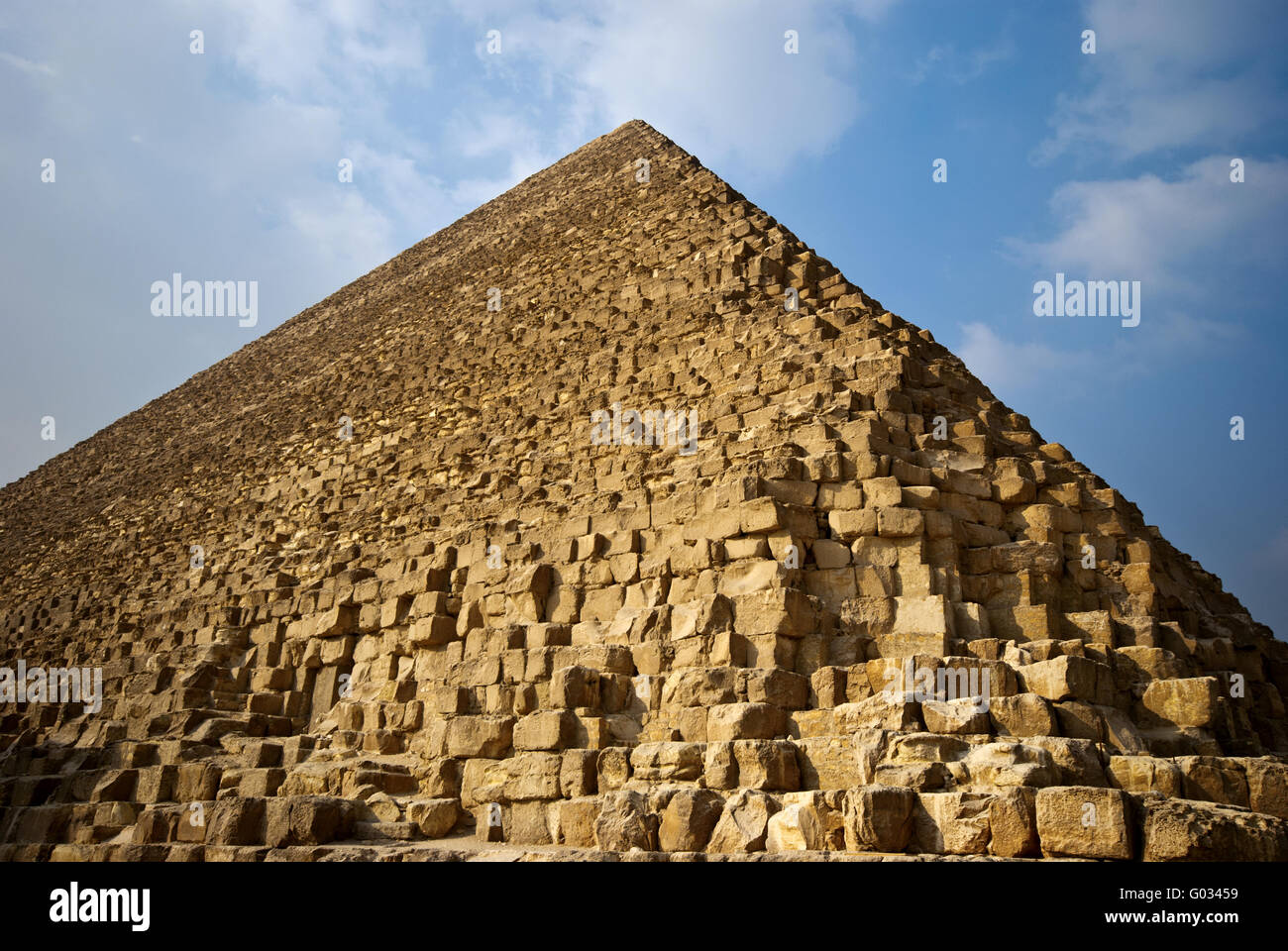 Egyptian pyramid building hi-res stock photography and images - Alamy