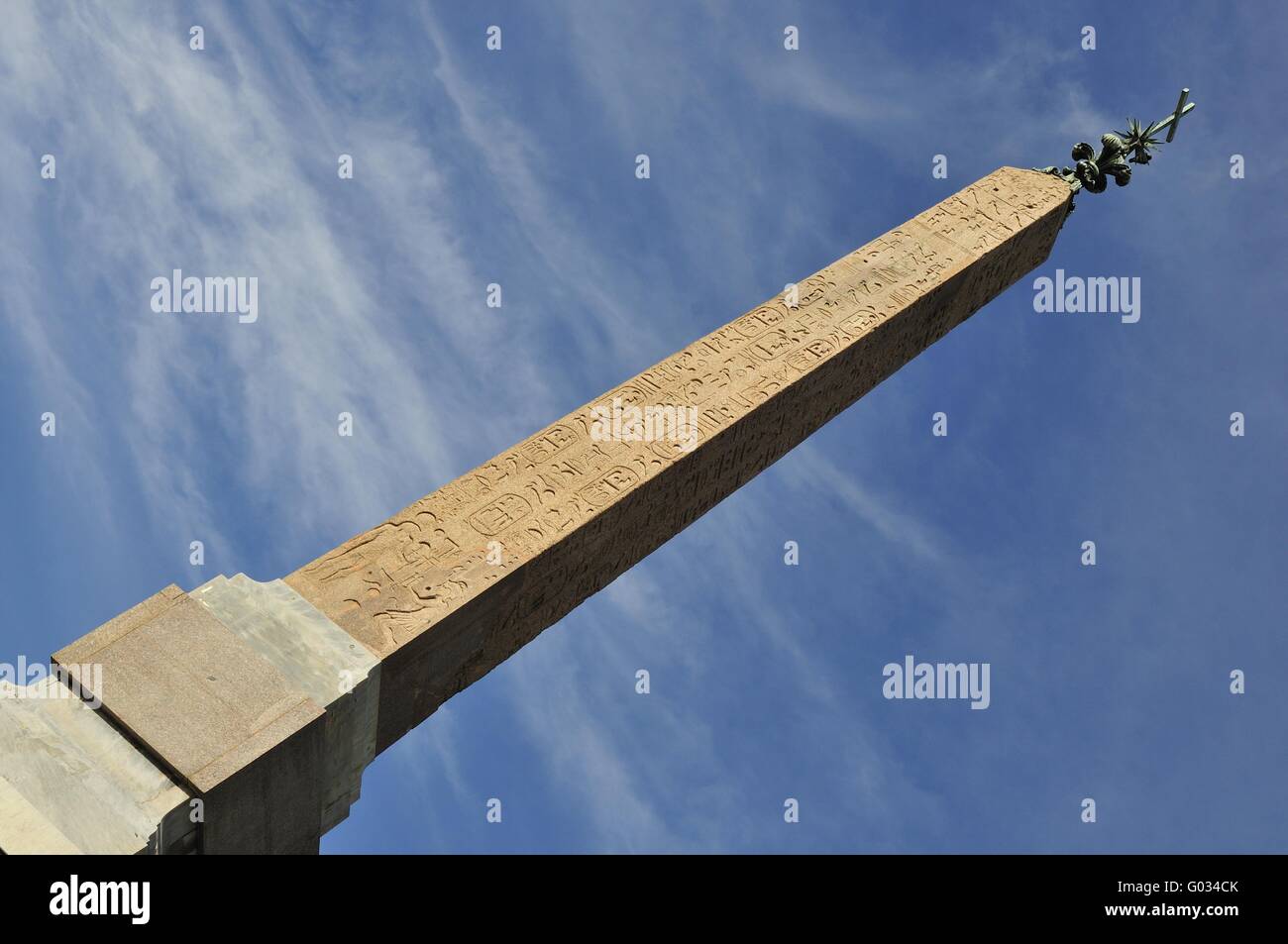 Egyptian obelisk in the center hi-res stock photography and images - Alamy