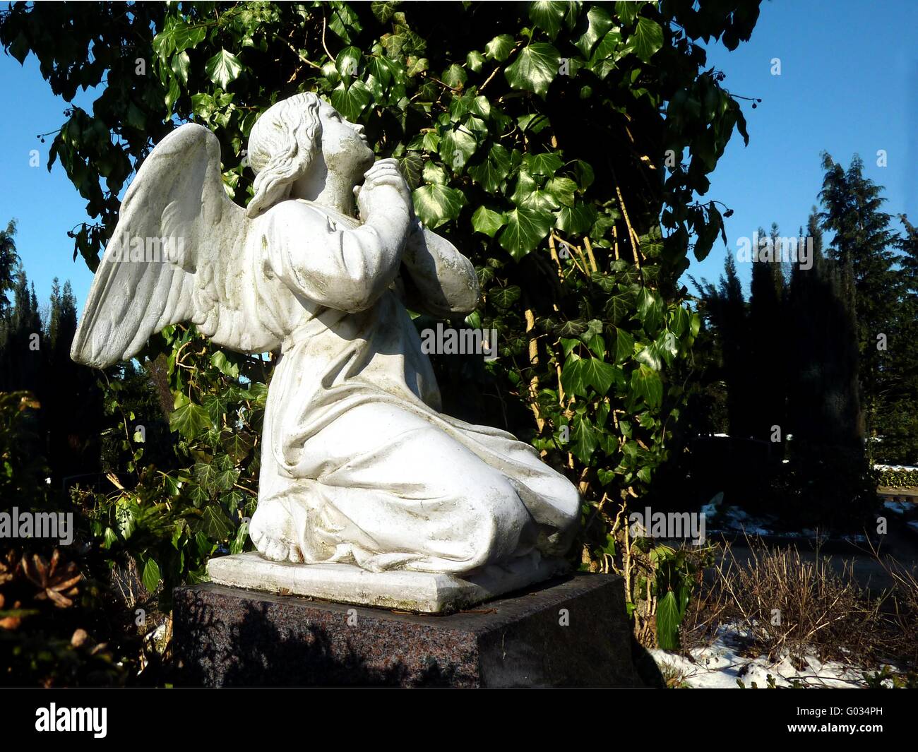 Angel thinking hi-res stock photography and images - Alamy