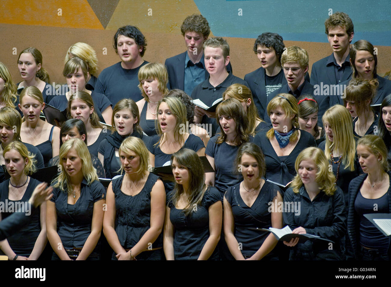Singen chor hi-res stock photography and images - Alamy