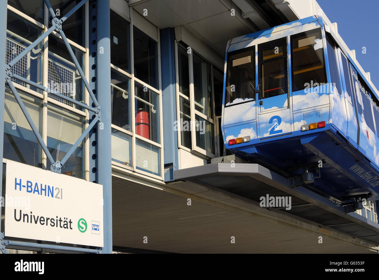 Elevated train hi-res stock photography and images - Alamy