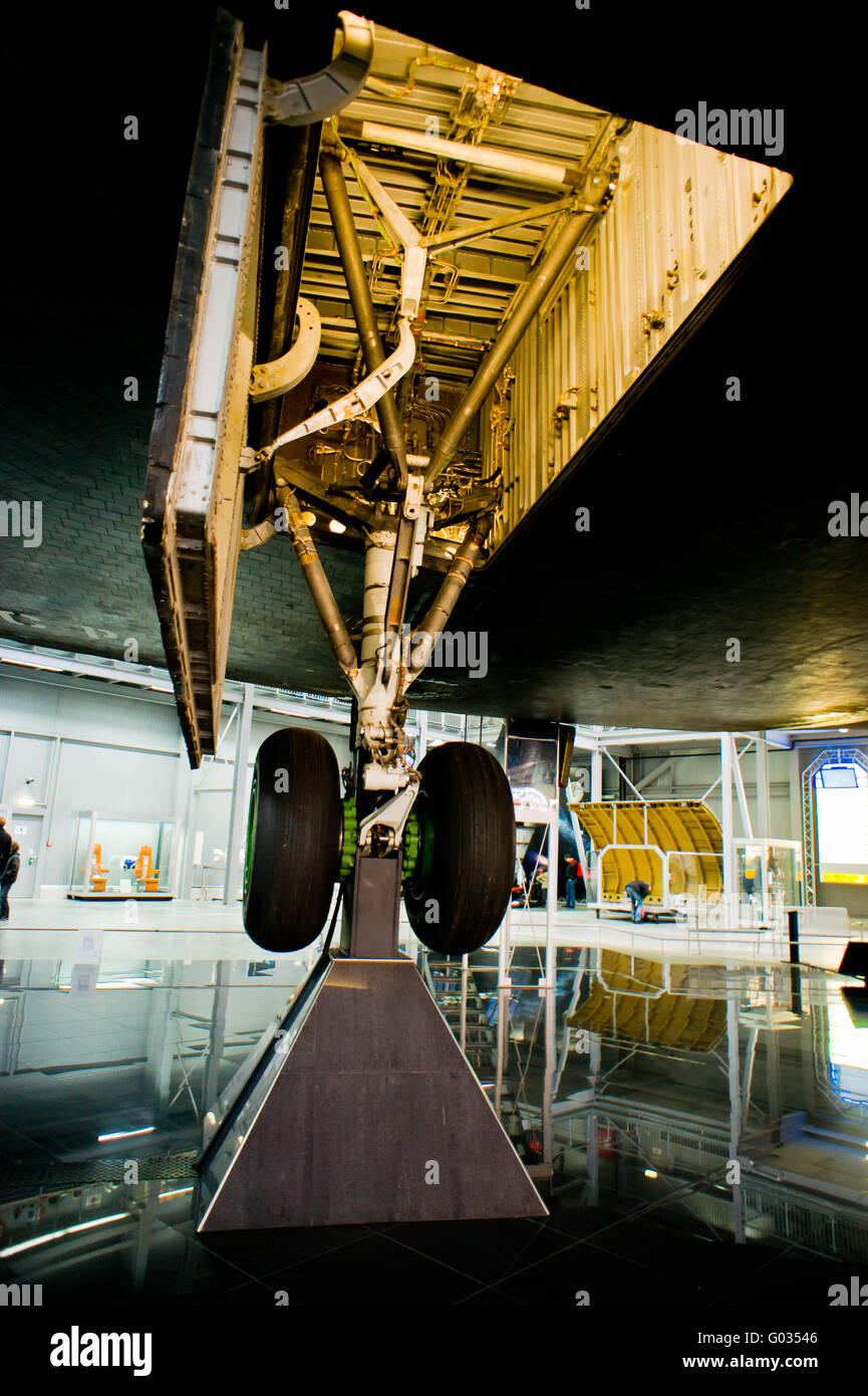 Space shuttle landing gear hi-res stock photography and images - Alamy