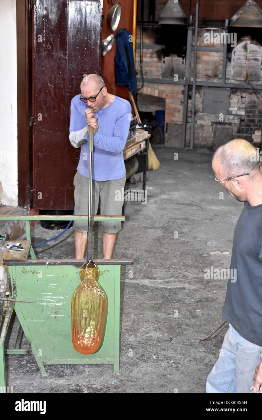 Venetian glass blowers hi-res stock photography and images - Alamy