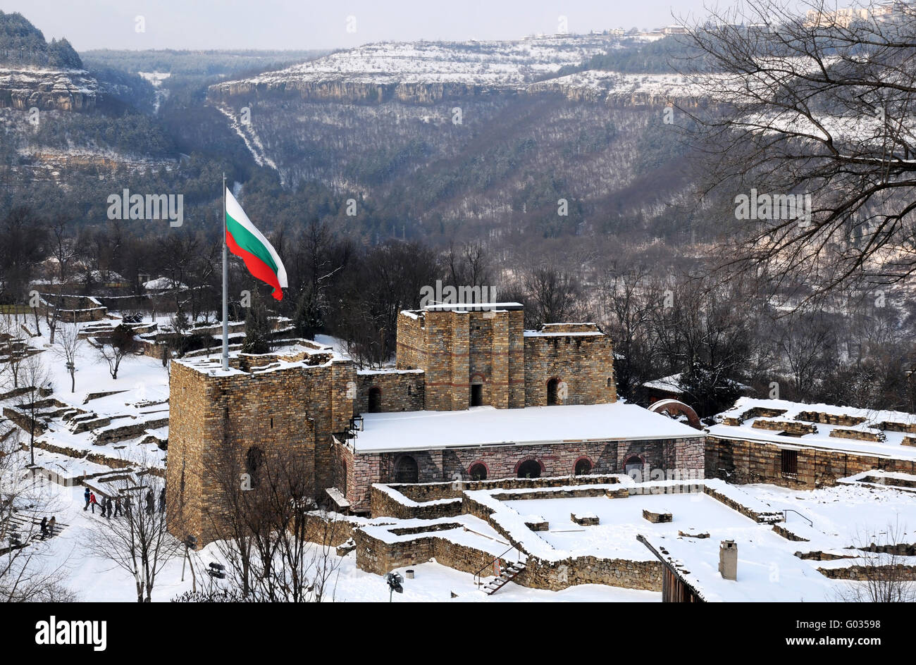 Flag over Tsarevets Stronghold Stock Photo - Alamy