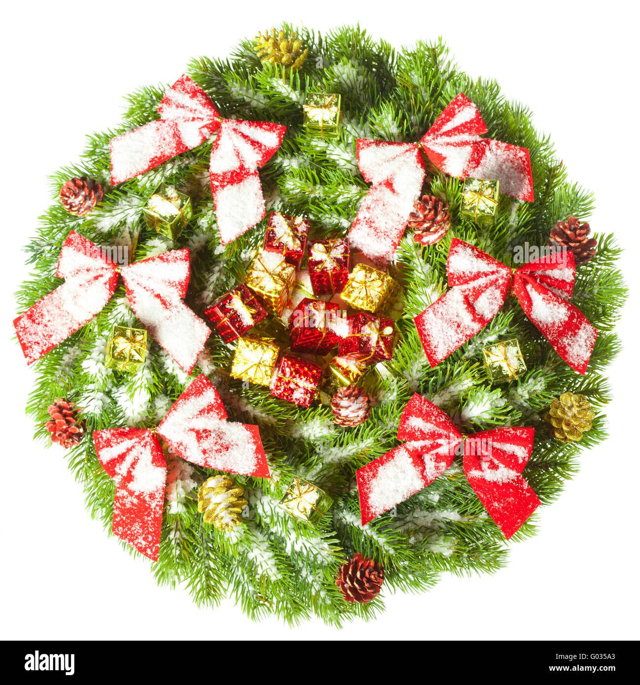 Green round Christmas wreath on white background Stock Photo - Alamy