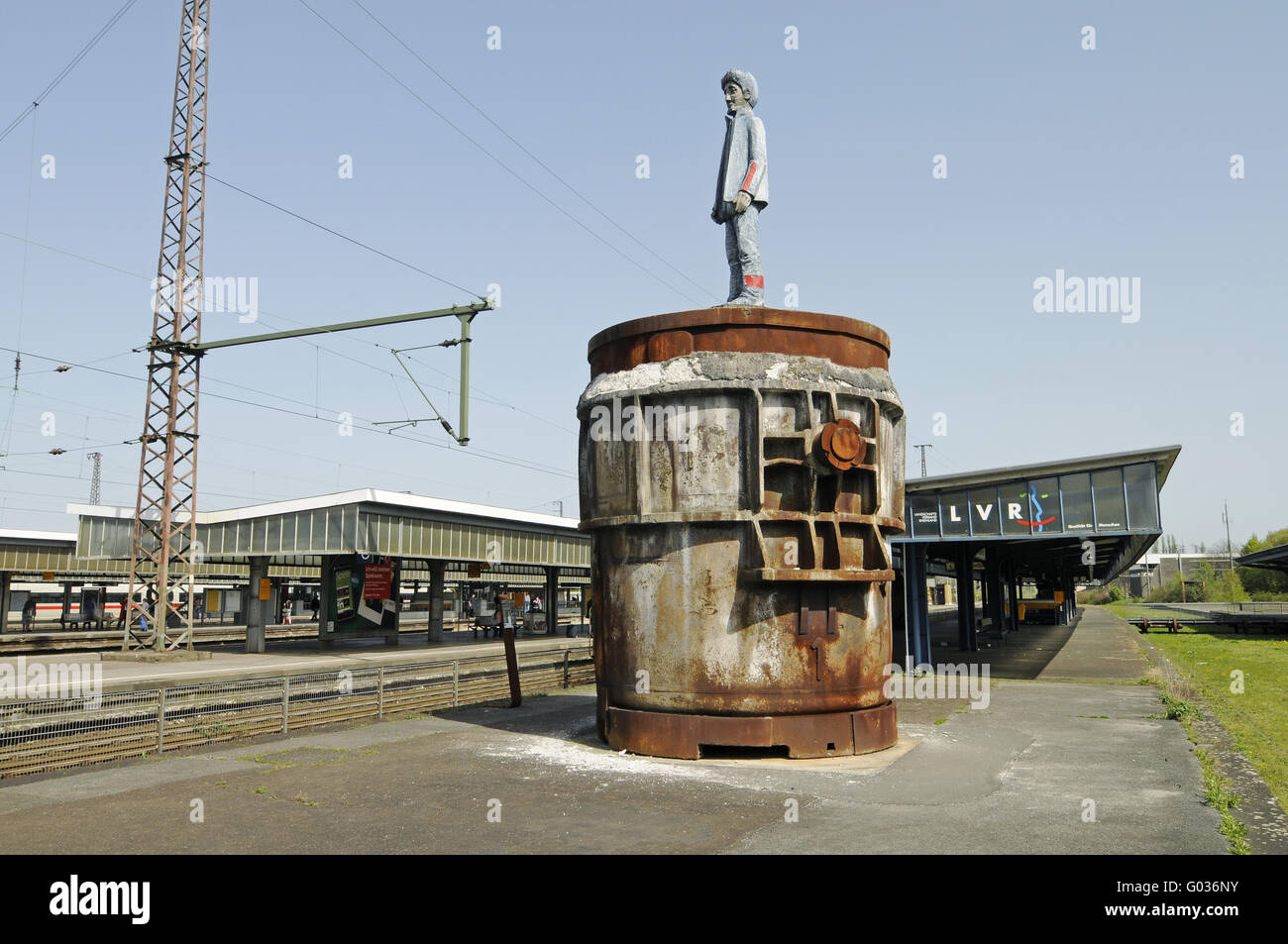 Foundry ladle with sculpture of a standing man Stock Photo - Alamy