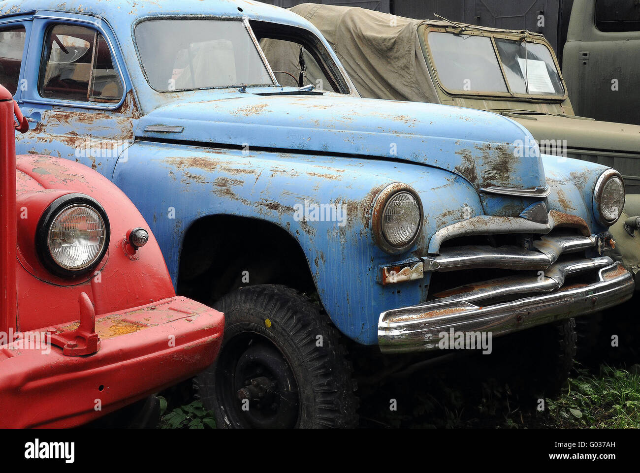 Old metal rusty grill radiator hi-res stock photography and images - Alamy