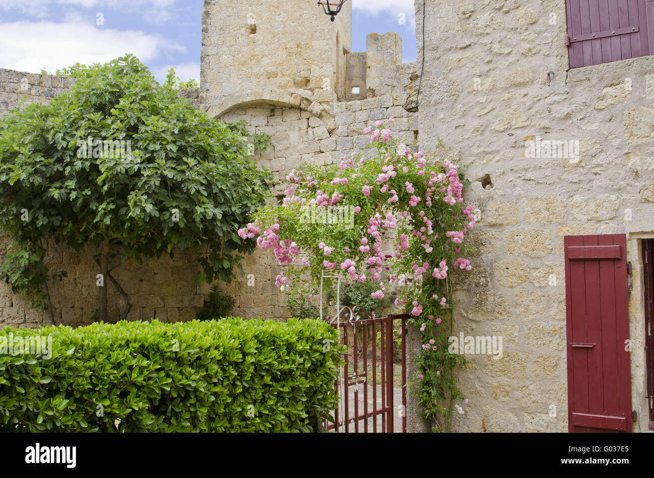 Larressingle gers france hi-res stock photography and images - Alamy