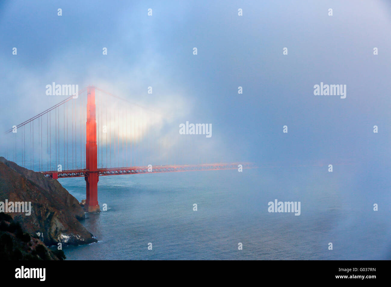 Golden gate bridge fog hi-res stock photography and images - Alamy