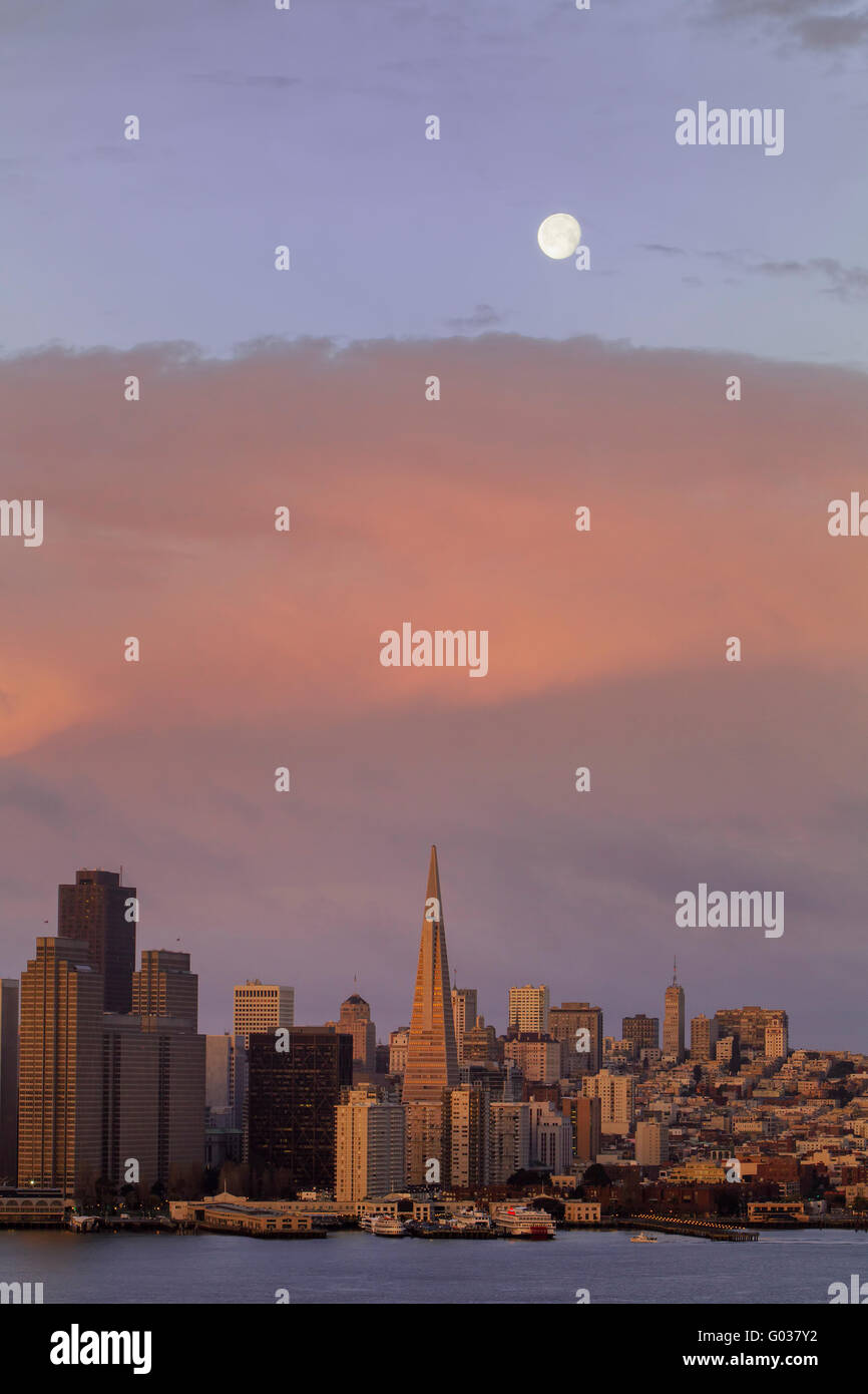 San francisco skyline full moon hi-res stock photography and images - Alamy