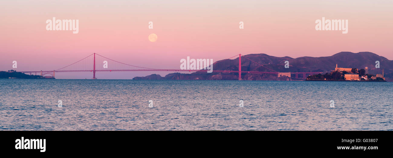 Moon gate bridge hi-res stock photography and images - Alamy