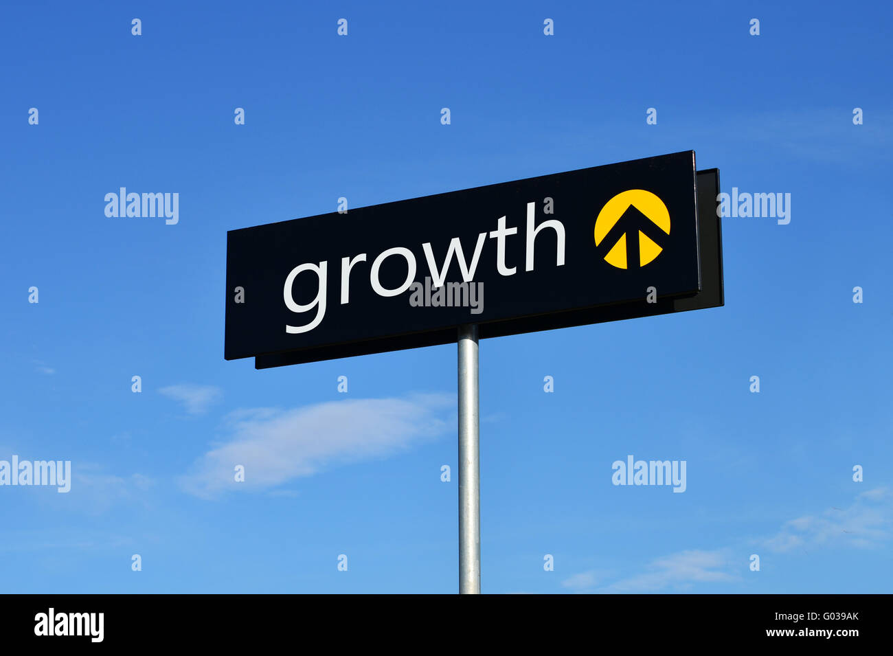 Street sign with upward arrow reading growth Stock Photo - Alamy