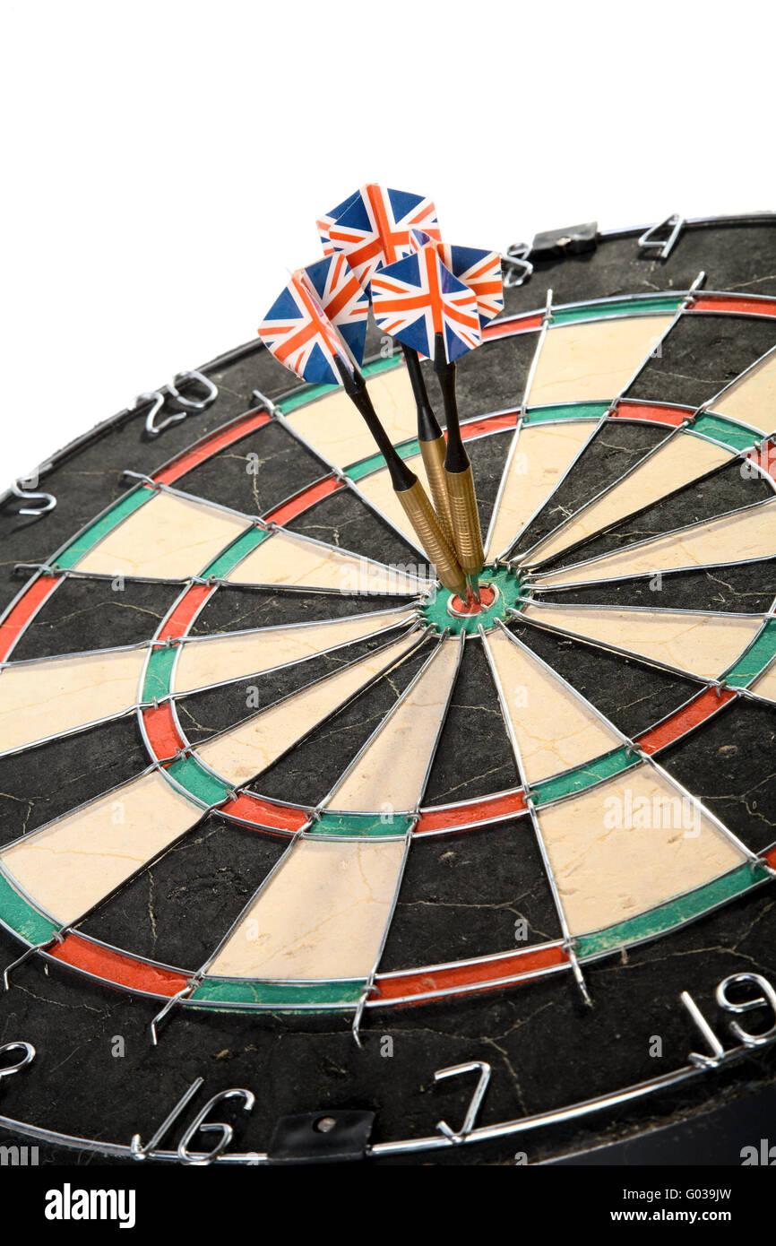 Three darts hit center target hi-res stock photography and images - Alamy