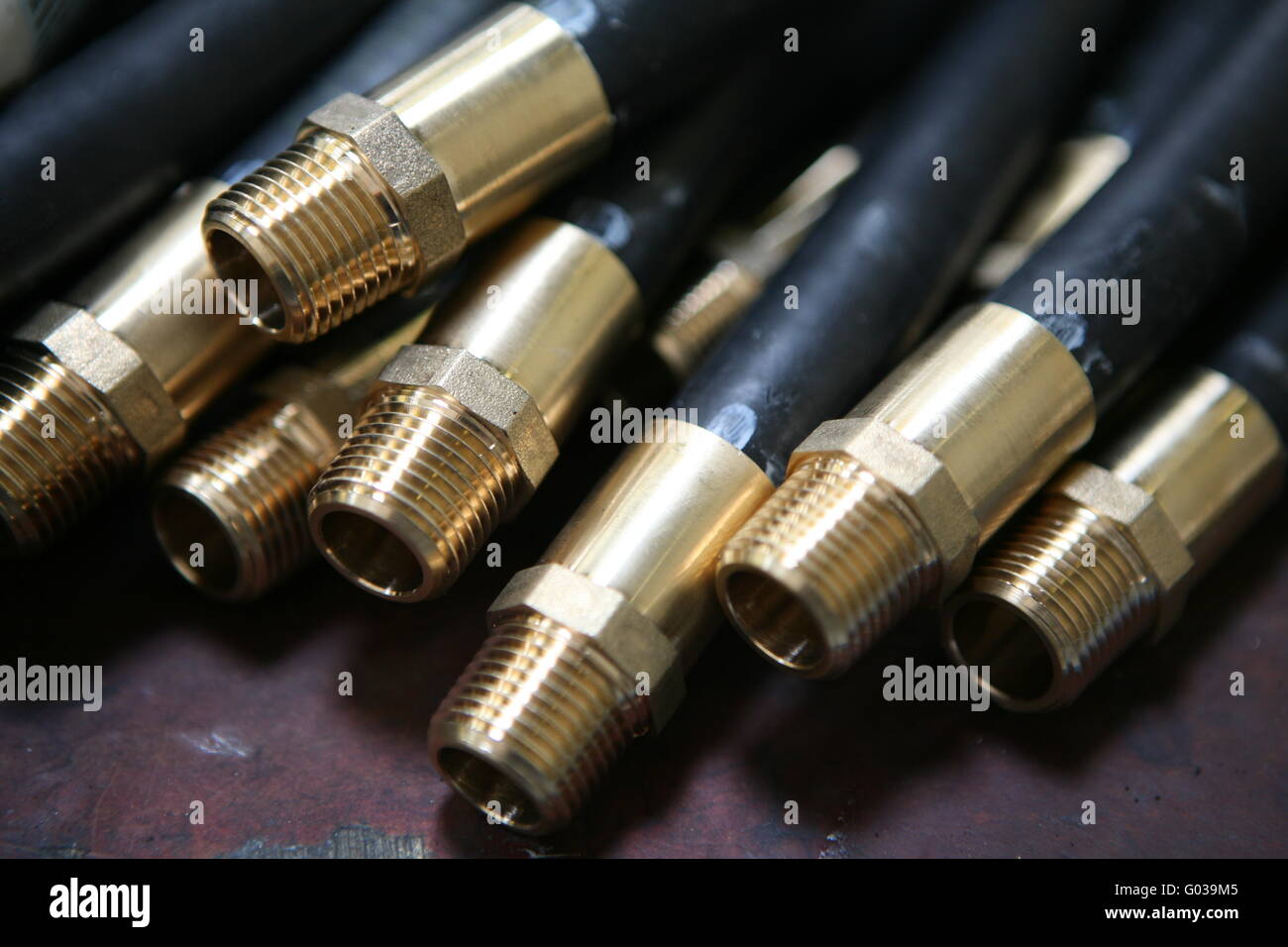 Brass and copper pipes hi-res stock photography and images - Alamy