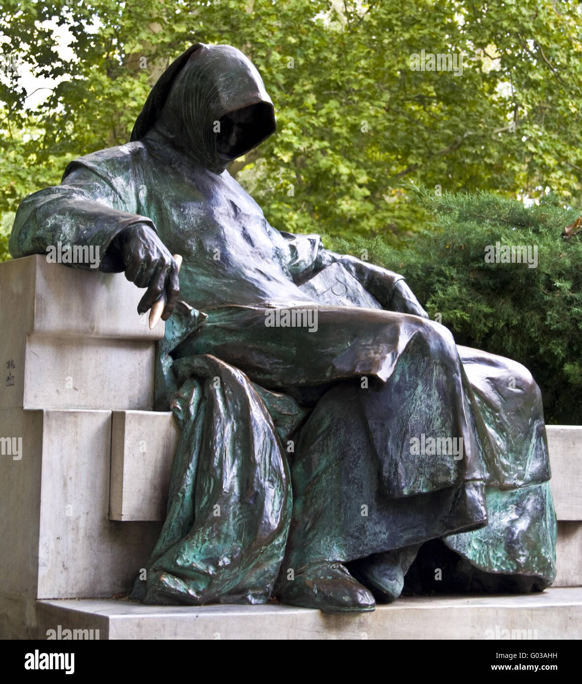 Anonymous statue budapest hungary hi-res stock photography and images ...