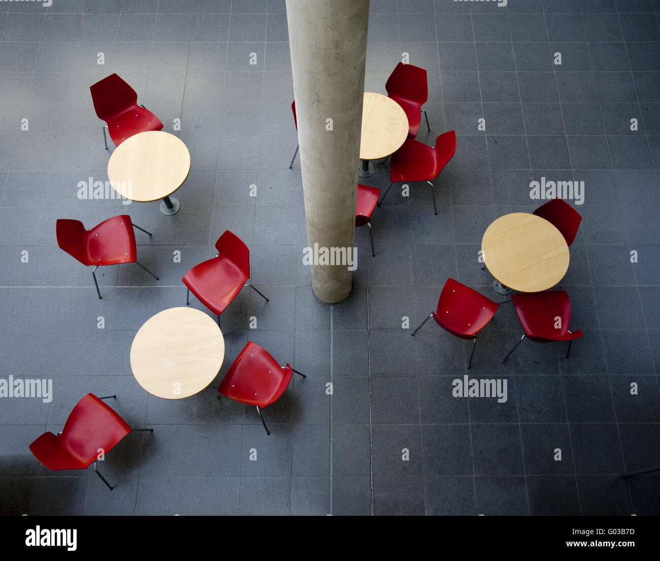 Please wait hi-res stock photography and images - Alamy