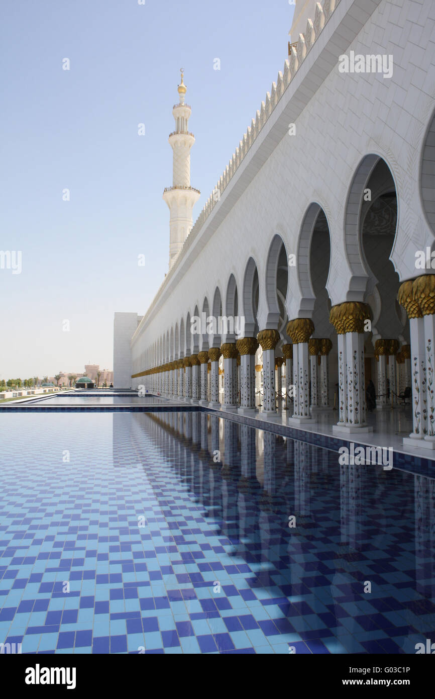 Mosque of a name of sheikh Zaed of Sultan Al-Nahaj Stock Photo - Alamy