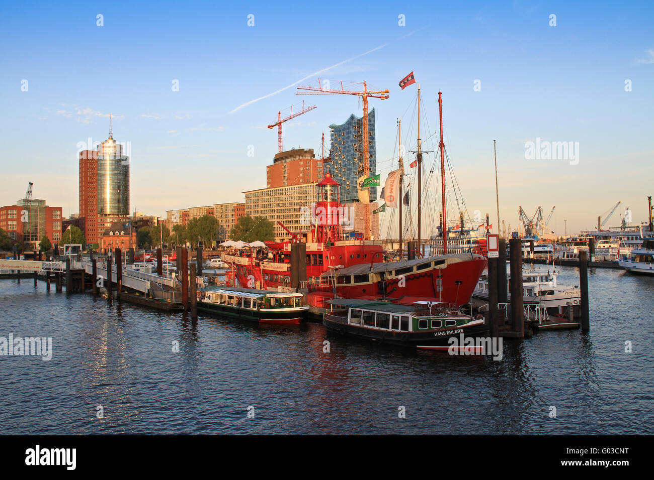 Opera house hamburg hi-res stock photography and images - Alamy