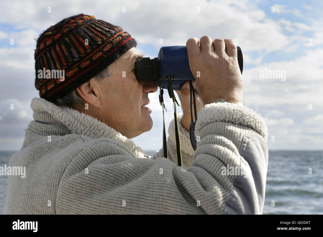 Sailor holds a pair of binoculars to his eyes Stock Photo - Alamy