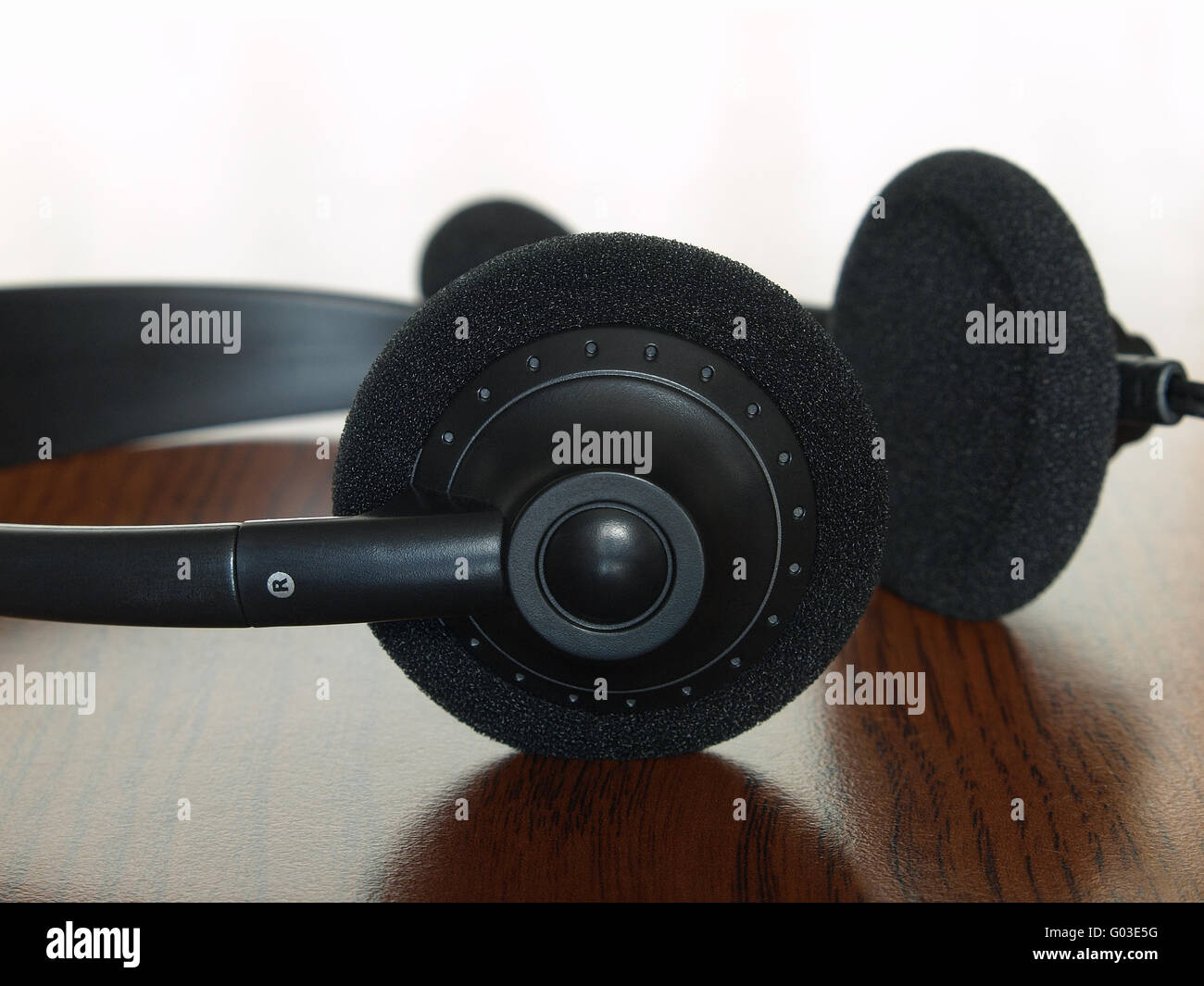 Black headset hi-res stock photography and images - Alamy