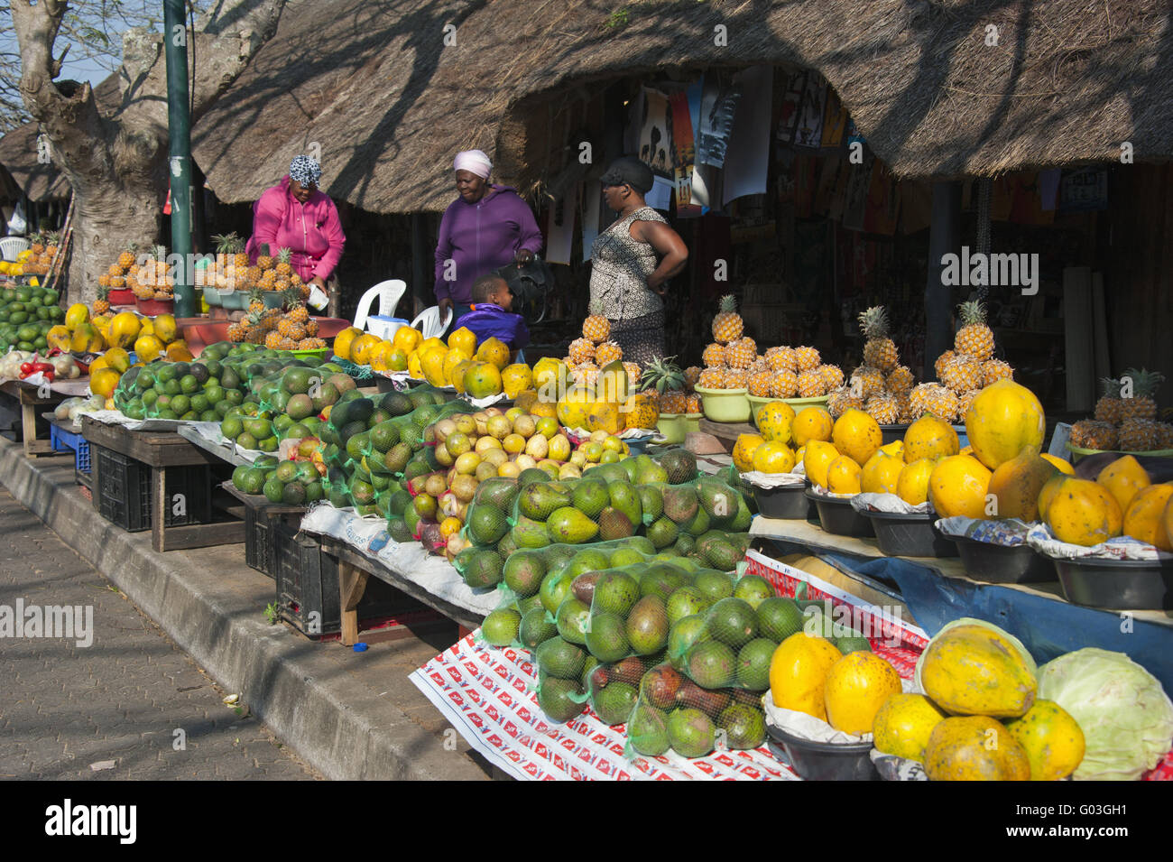Fruit stand hi-res stock photography and images - Alamy