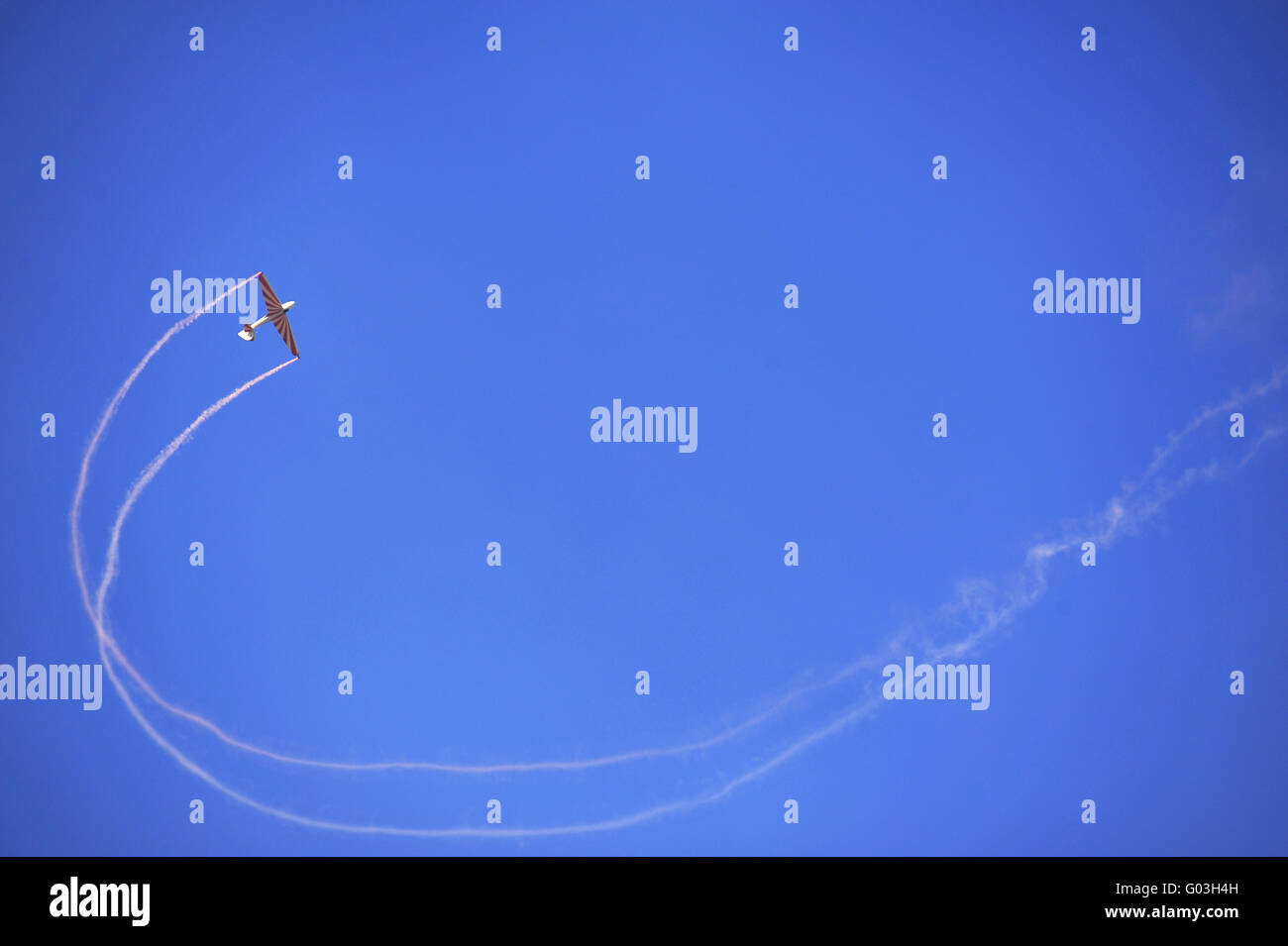 Airplane loop hi-res stock photography and images - Alamy