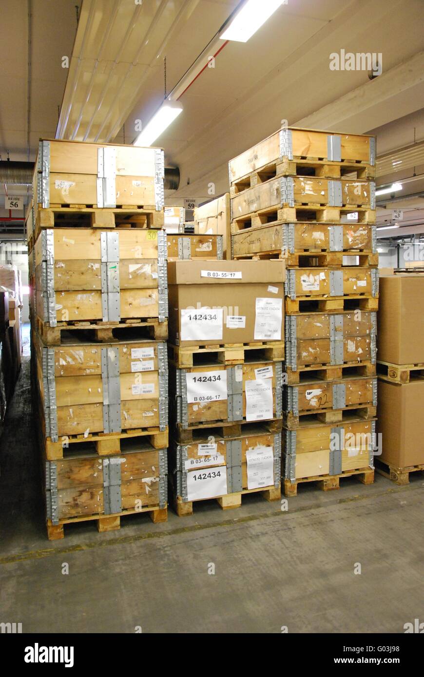 Faltpaletten hi-res stock photography and images - Alamy