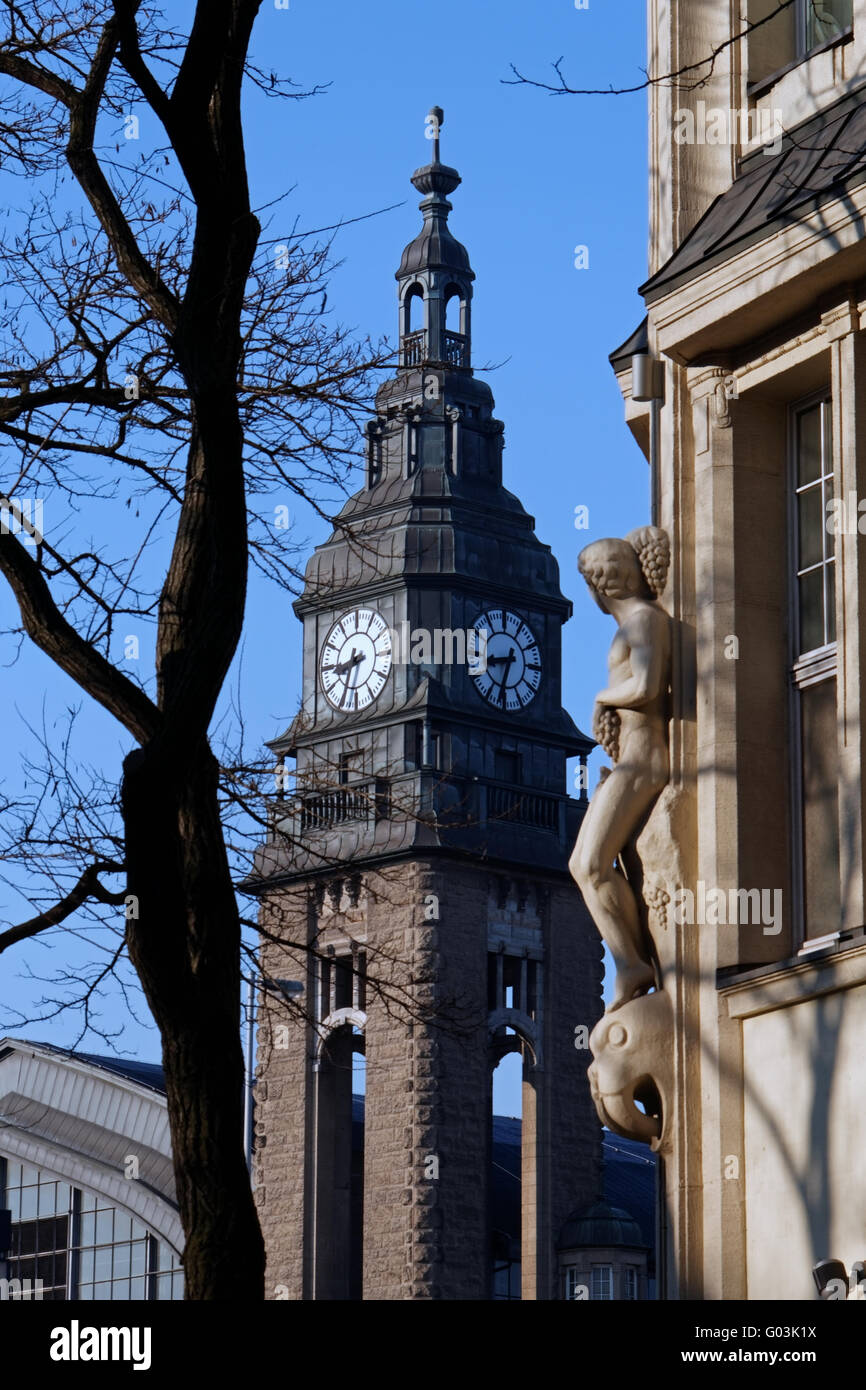 Clock tower at the central station of Hamburg Stock Photo - Alamy