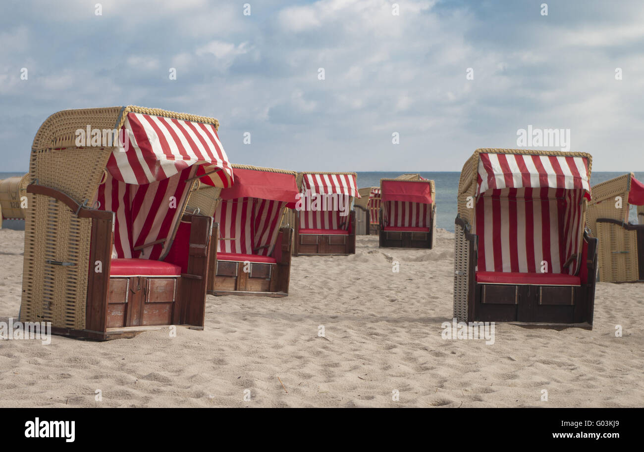 Red striped beach chair hi-res stock photography and images - Alamy