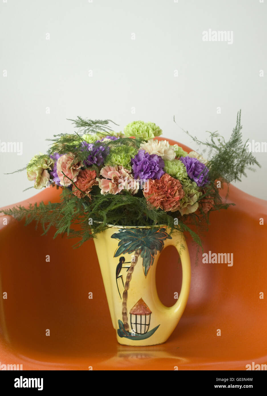 vase with flowers 50s Stock Photo - Alamy