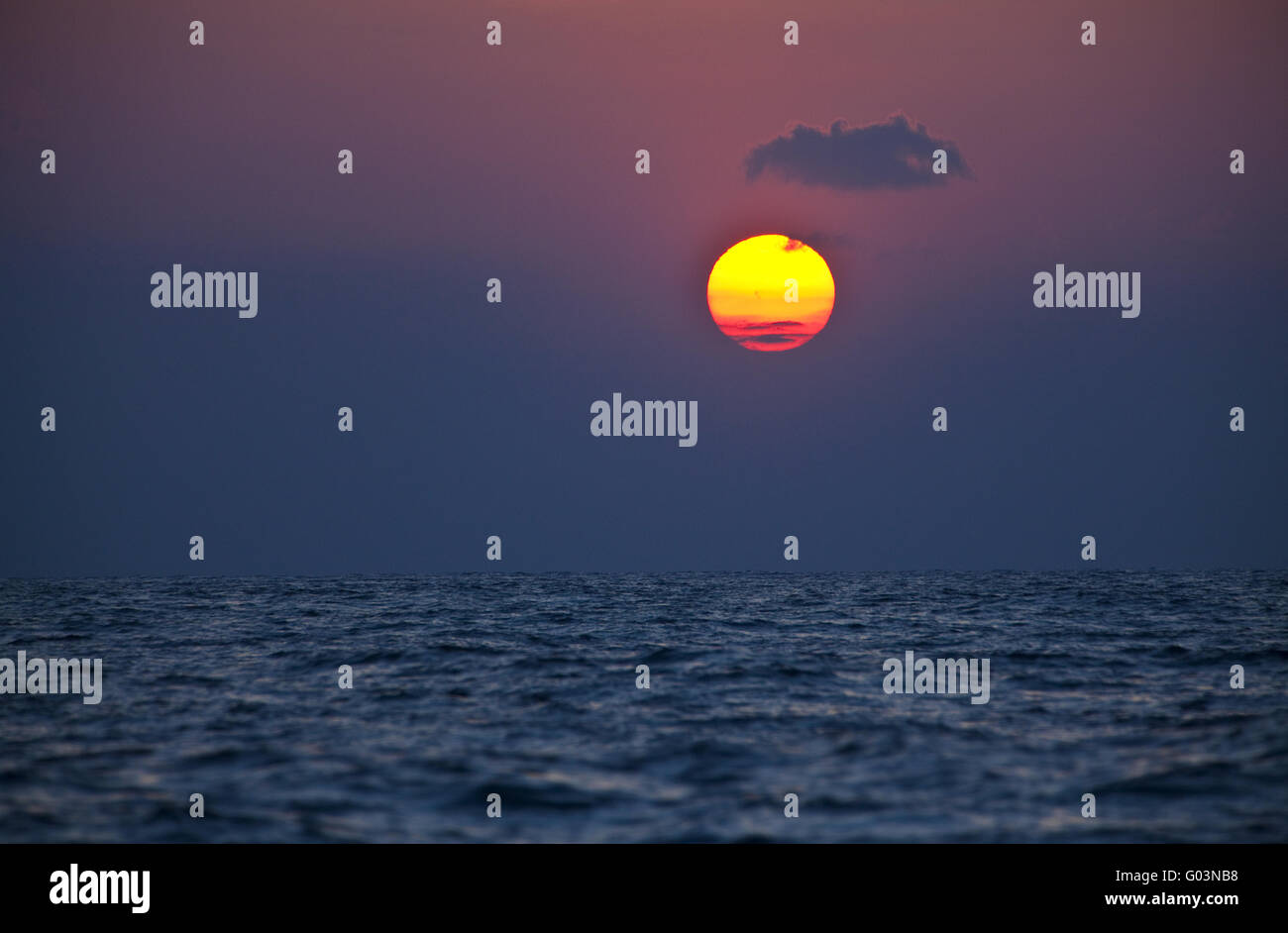 rising sun at Sea Stock Photo - Alamy