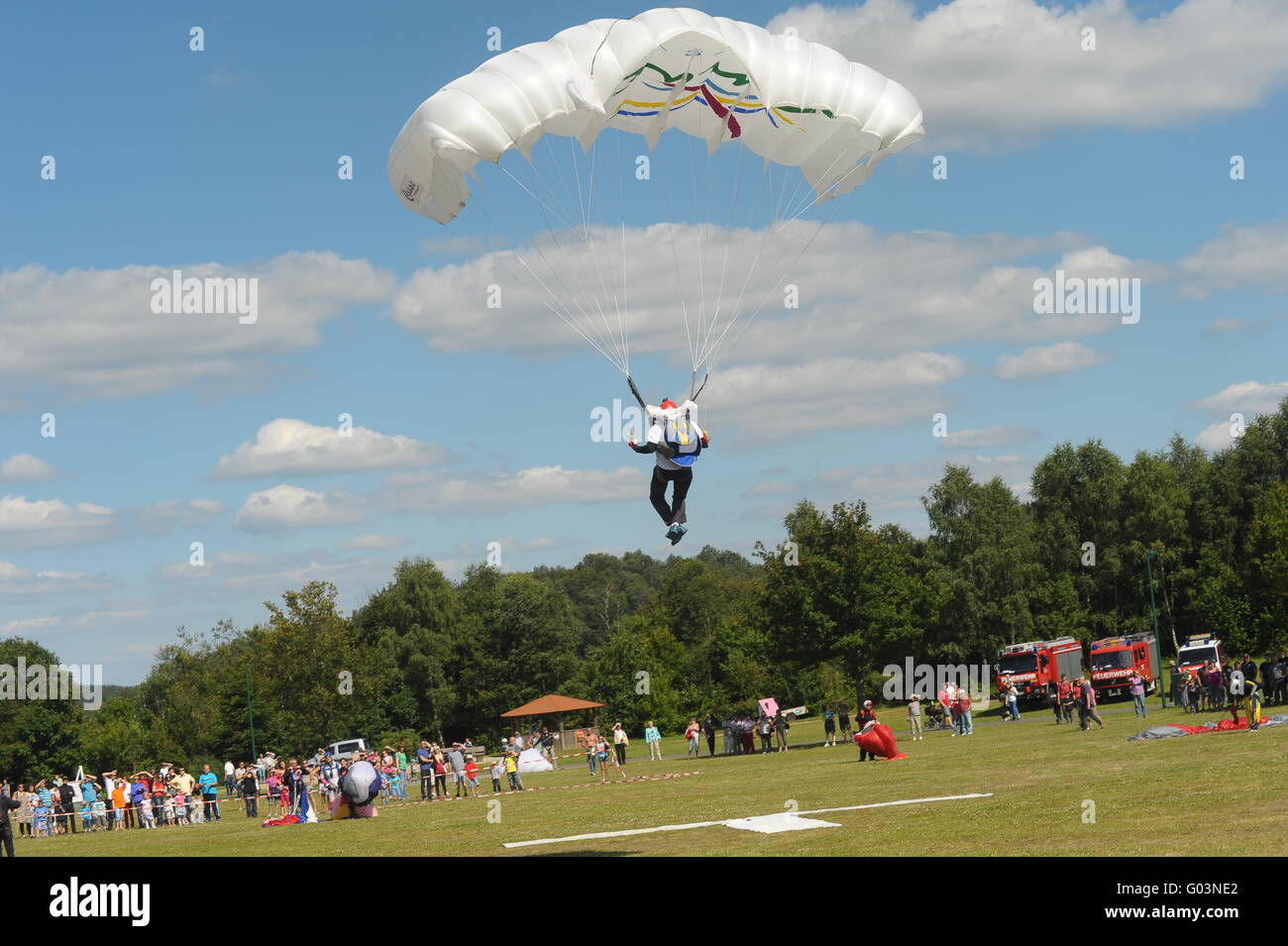 Sky diver hi-res stock photography and images - Alamy