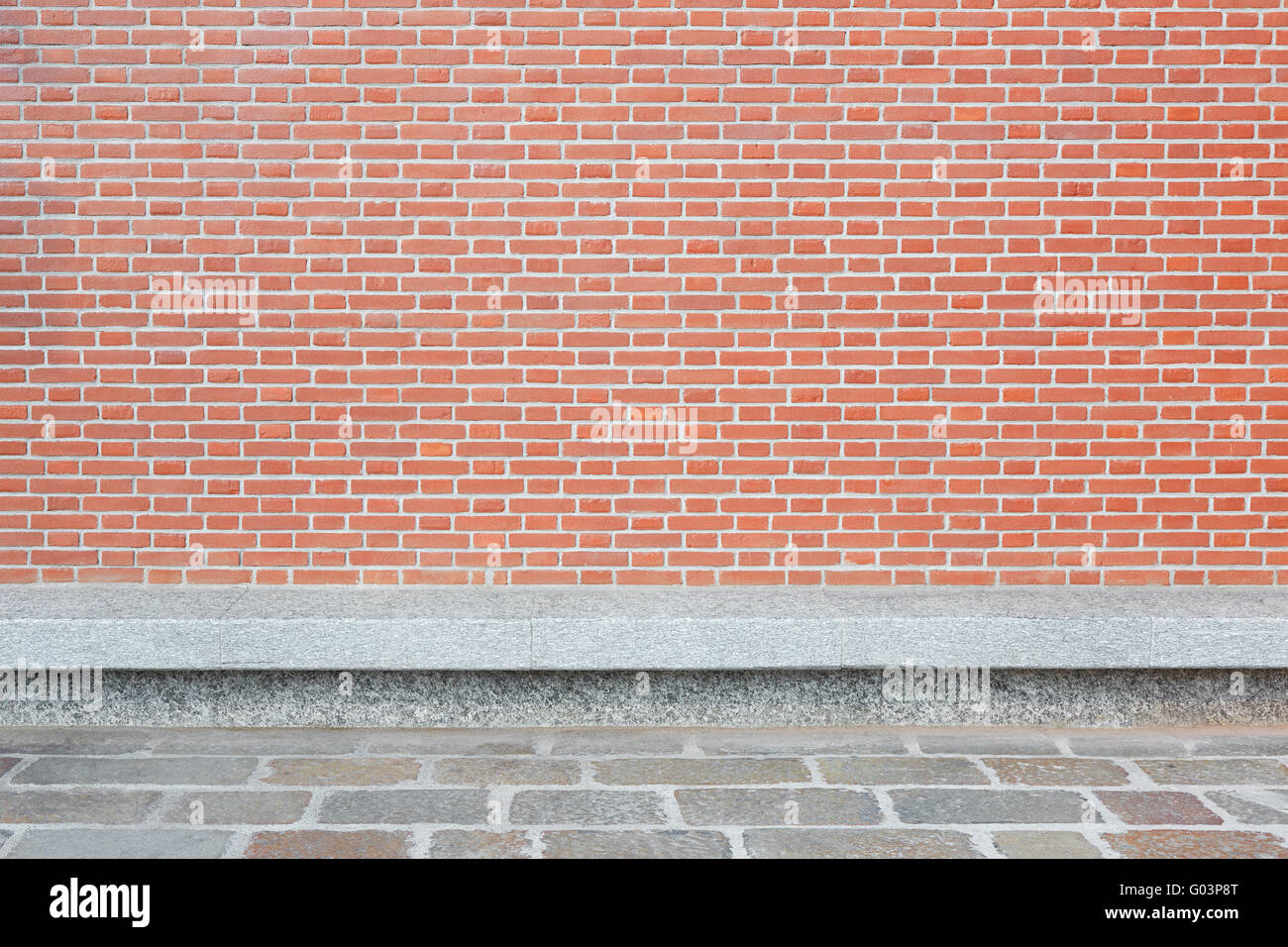 Red brick wall hi-res stock photography and images - Alamy