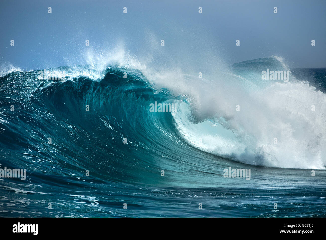 Wave capture hi-res stock photography and images - Alamy
