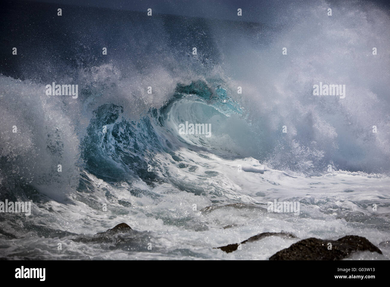 Close up of rolling wave hi-res stock photography and images - Alamy