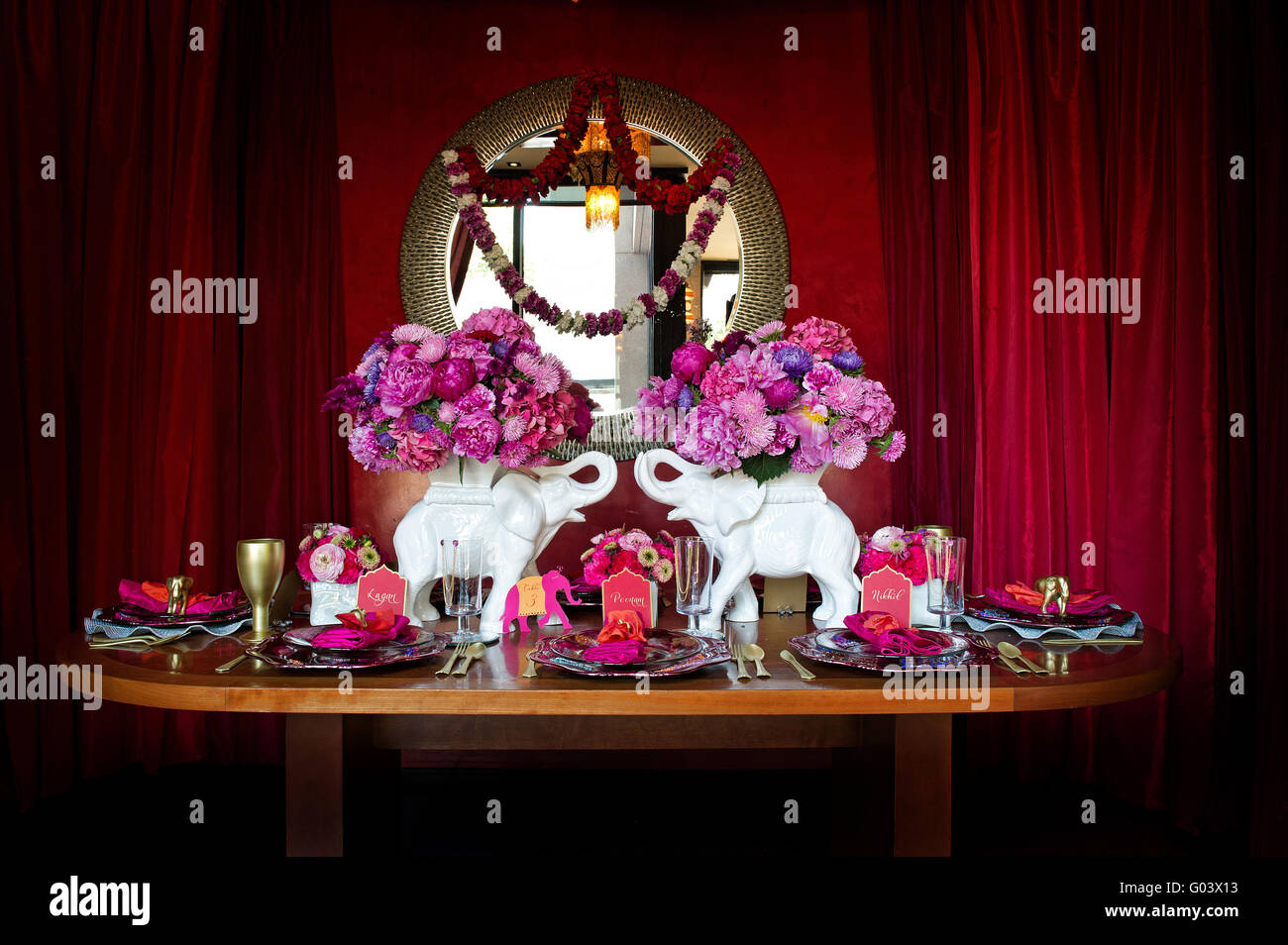 Table setting for Indian wedding Stock Photo - Alamy