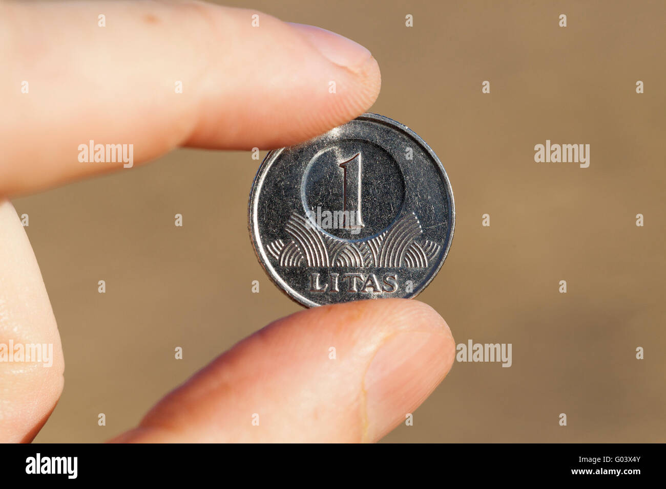 coin in hand Stock Photo - Alamy
