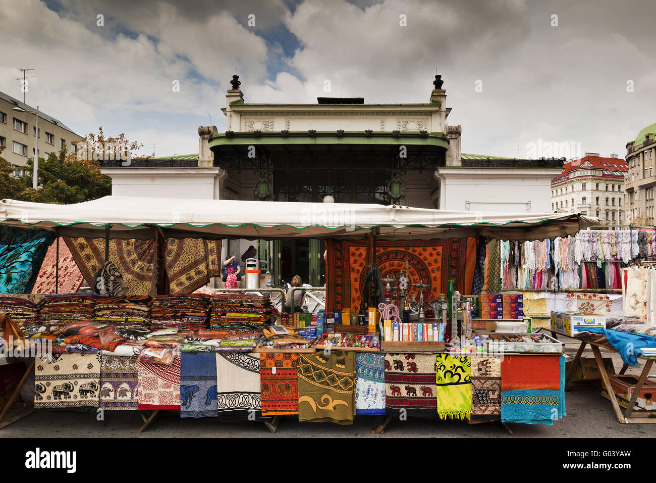 market stall at the Naschmarkt [famous Viennese Stock Photo - Alamy