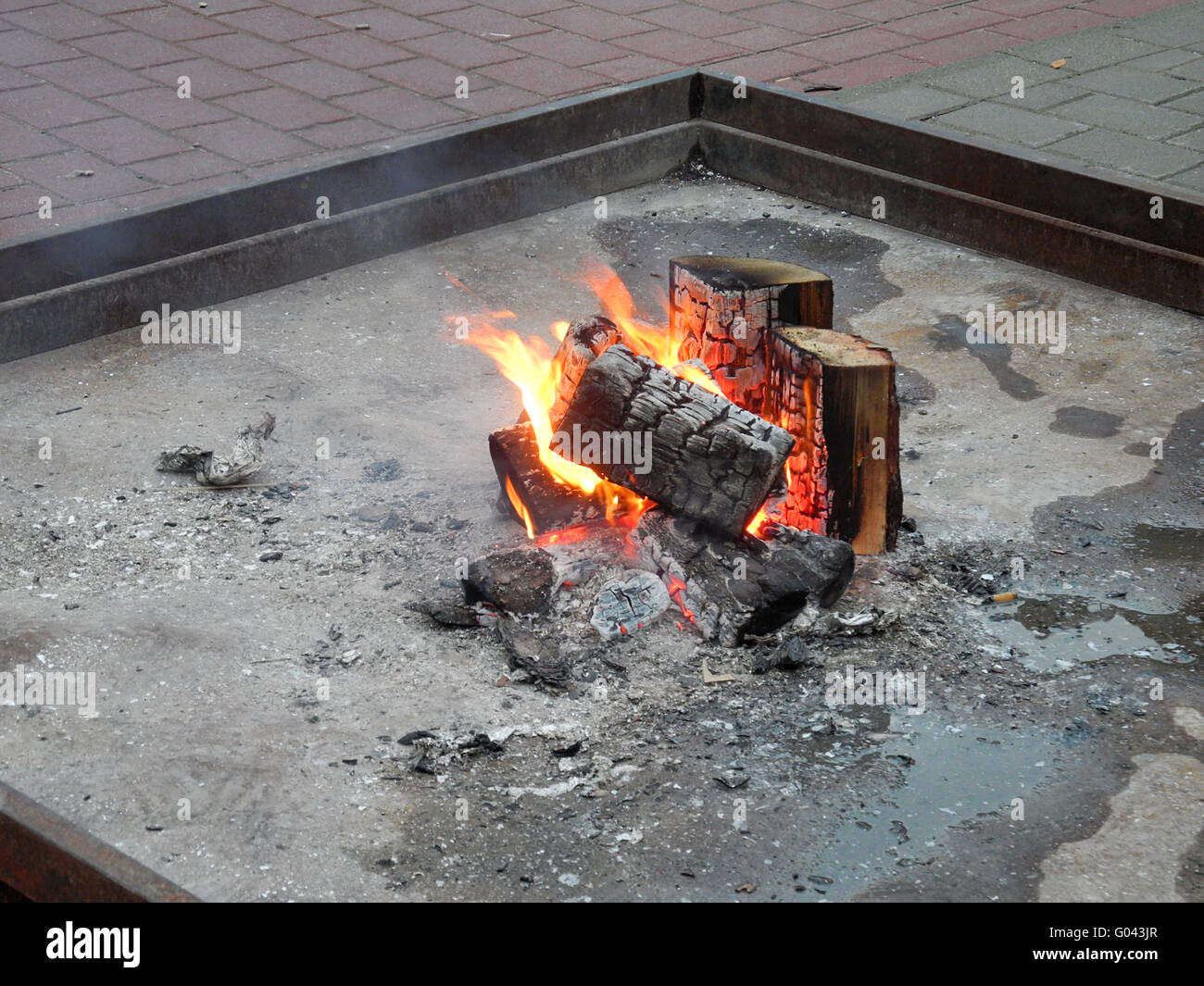 Cinders of wood hi-res stock photography and images - Alamy